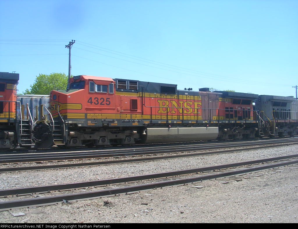 BNSF 4325